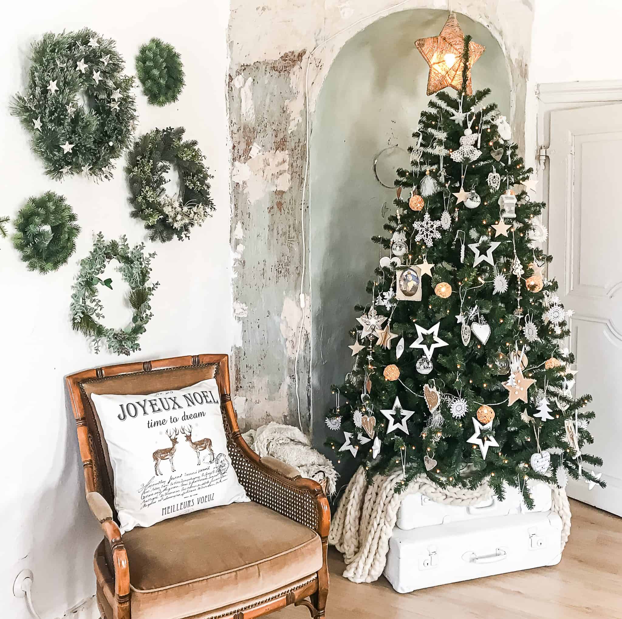 Simple Living Room Christmas Decor, Cozy Ideas That Are Warm And Inviting